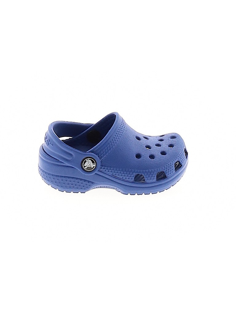 Crocs Solid Blue Clogs Size 2 - 61% off | thredUP