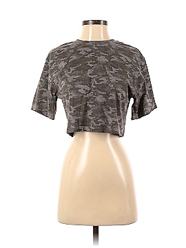 Fabletics Women's T-Shirts On Sale Up To 90% Off Retail | thredUP