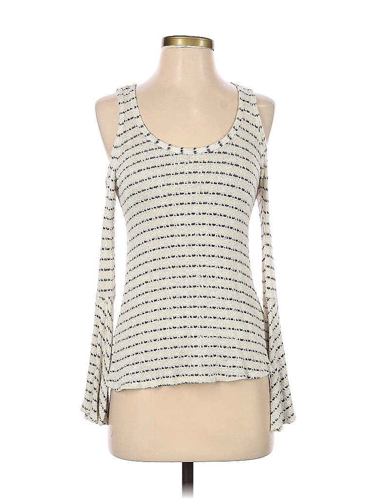 The Pyramid Collection Women's Tops On Sale Up To 90% Off Retail | ThredUp