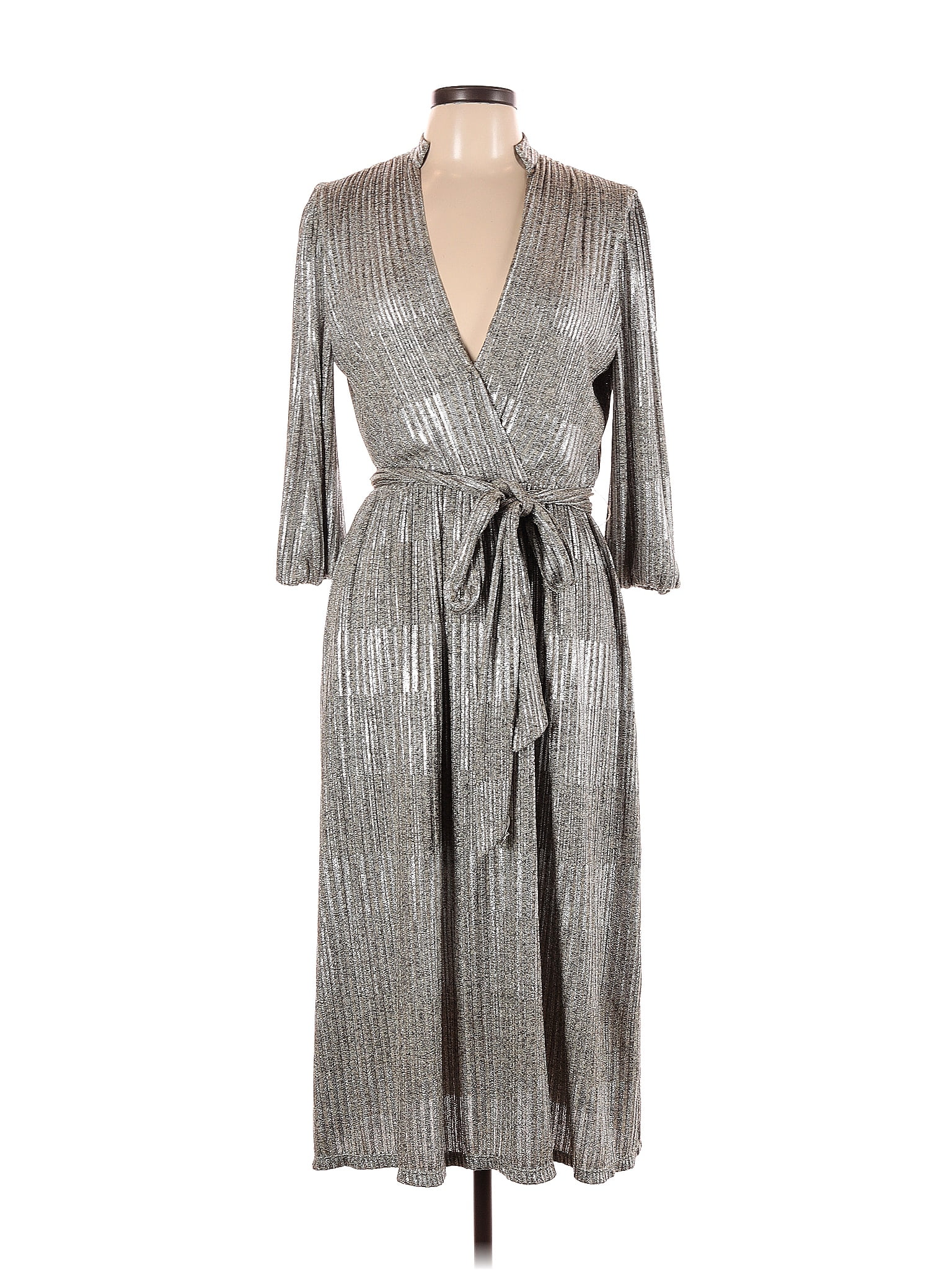 Alice + Olivia Metallic Silver Cocktail Dress Size 10 - 79% off | ThredUp