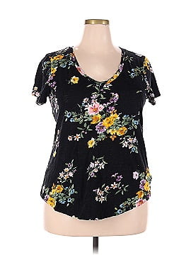 torrid - all brands Plus-Sized Tops On Sale Up To 90% Off Retail | ThredUp